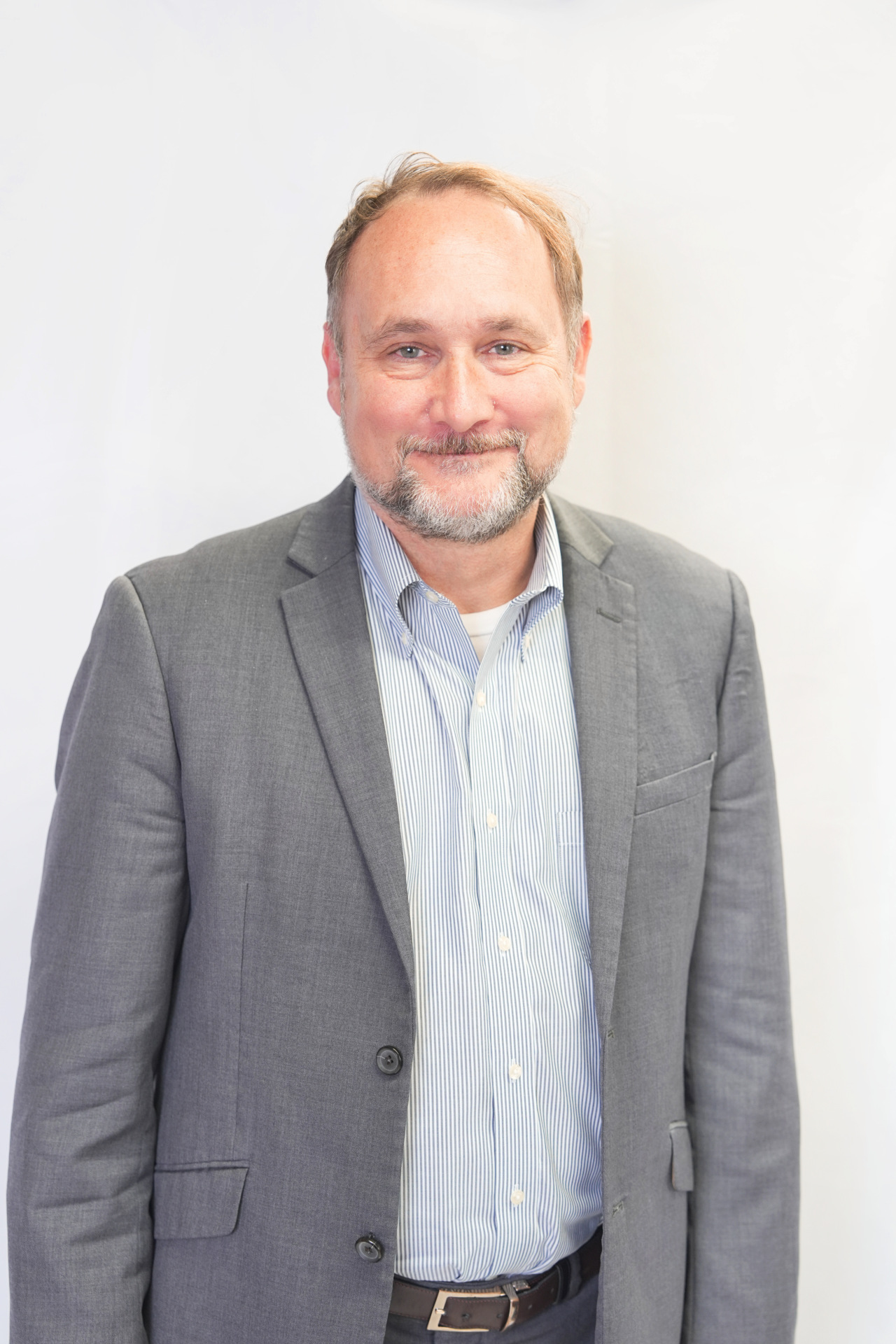 スタッフ紹介 | 不動産売却・査定、投資は株式会社クロス・ユー【東京・渋谷、新大久保、広島】